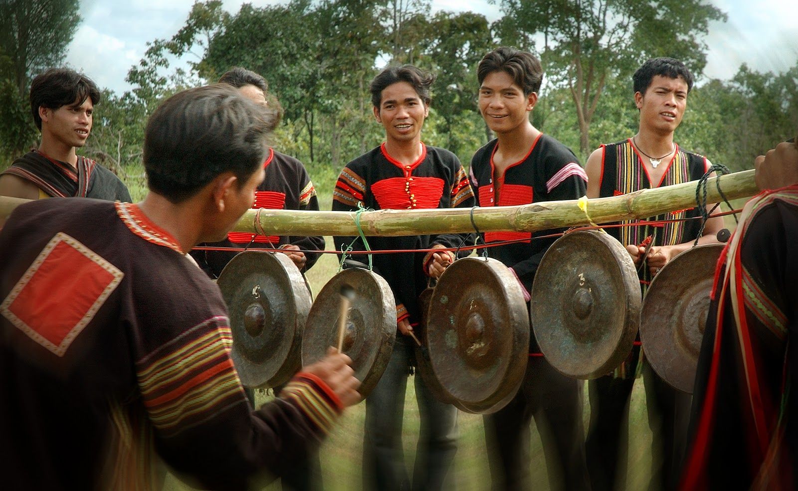 VietNam travel: The Cultural Space of Gong in the Central Highlands ...
